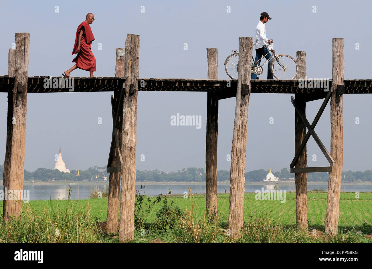 U Pein Bridge (Teak Bridge) near Mandalay, Myanmar (Burma Stock Photo ...