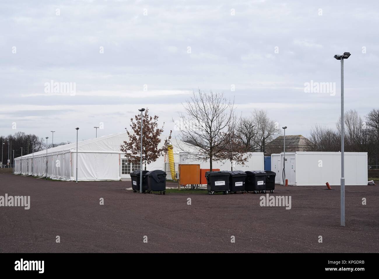 Refugees assistance hi-res stock photography and images - Alamy
