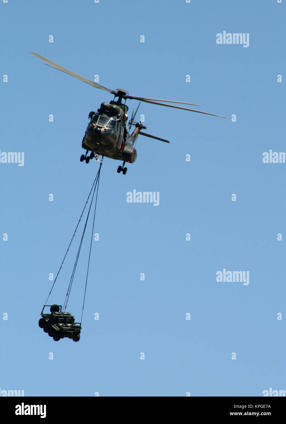 Helicopters flying africa hi-res stock photography and images - Alamy