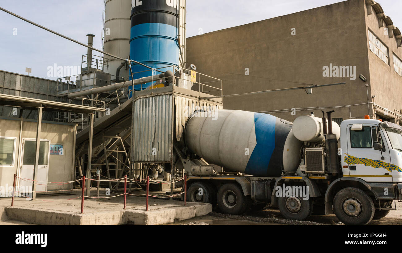 Cement plant truck loading hi-res stock photography and images - Alamy