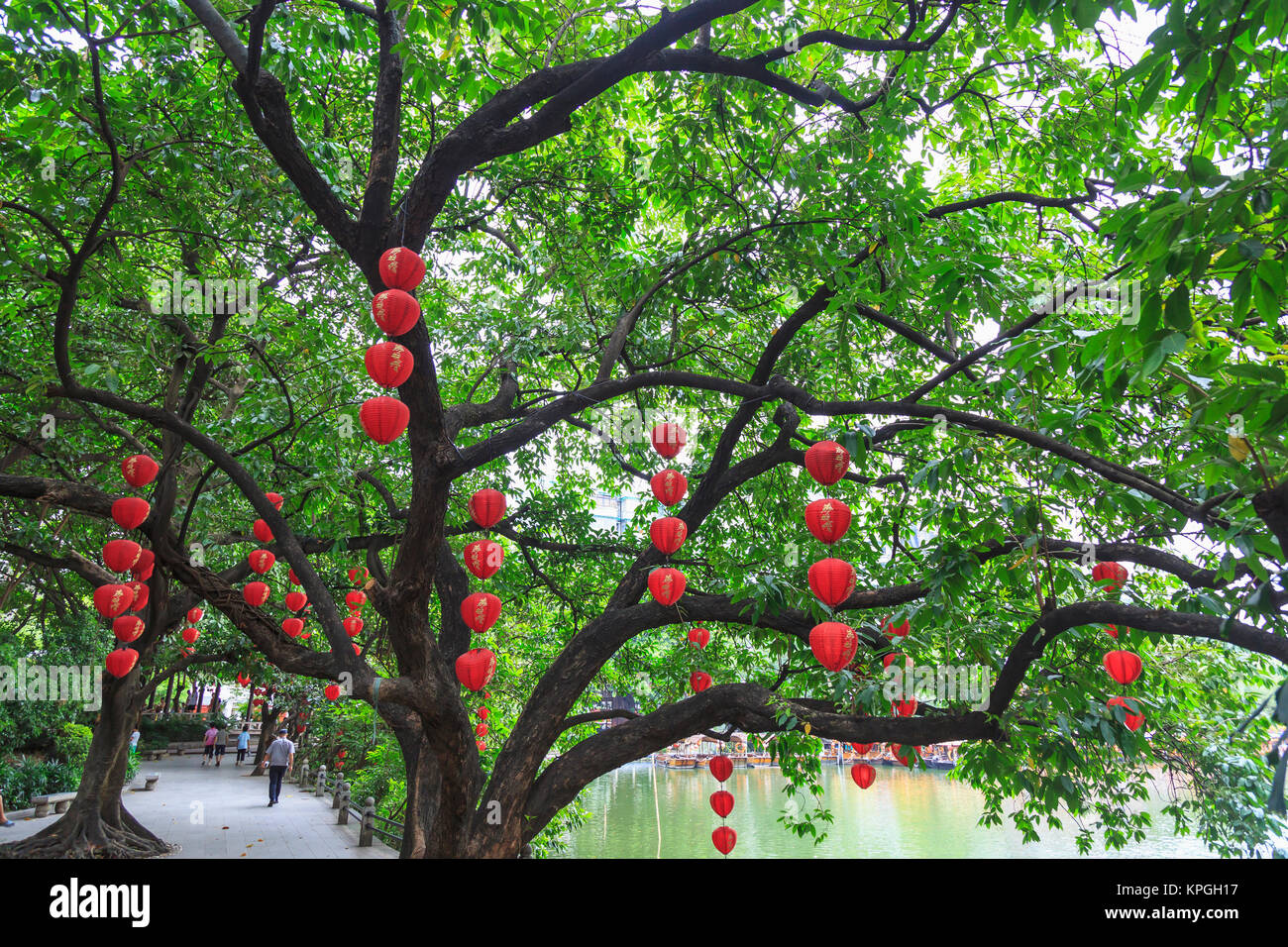 Litchi Bay Walkway and Park, Guangzhou, China Stock Photo - Alamy