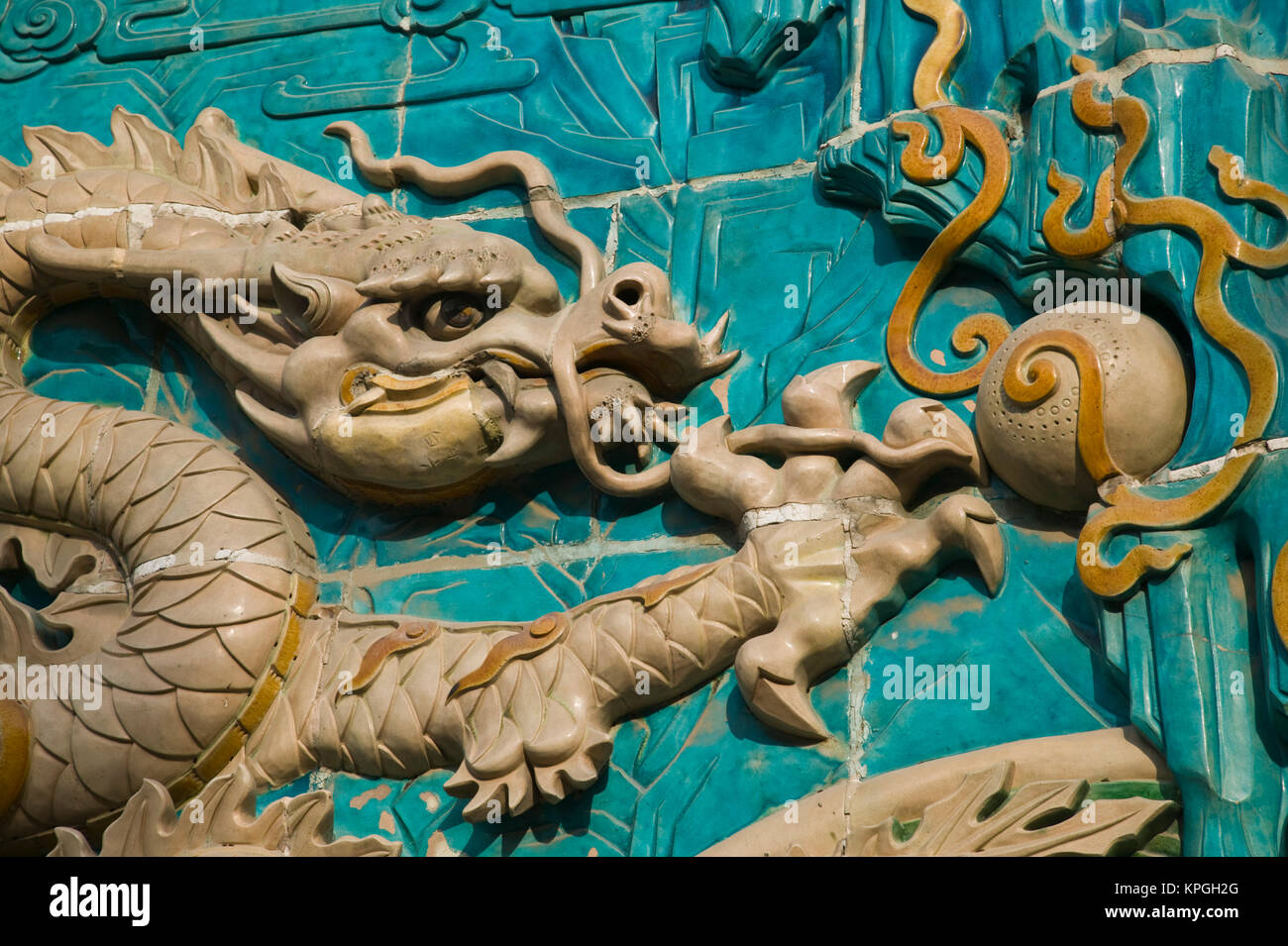 China blue dragon hi-res stock photography and images - Alamy