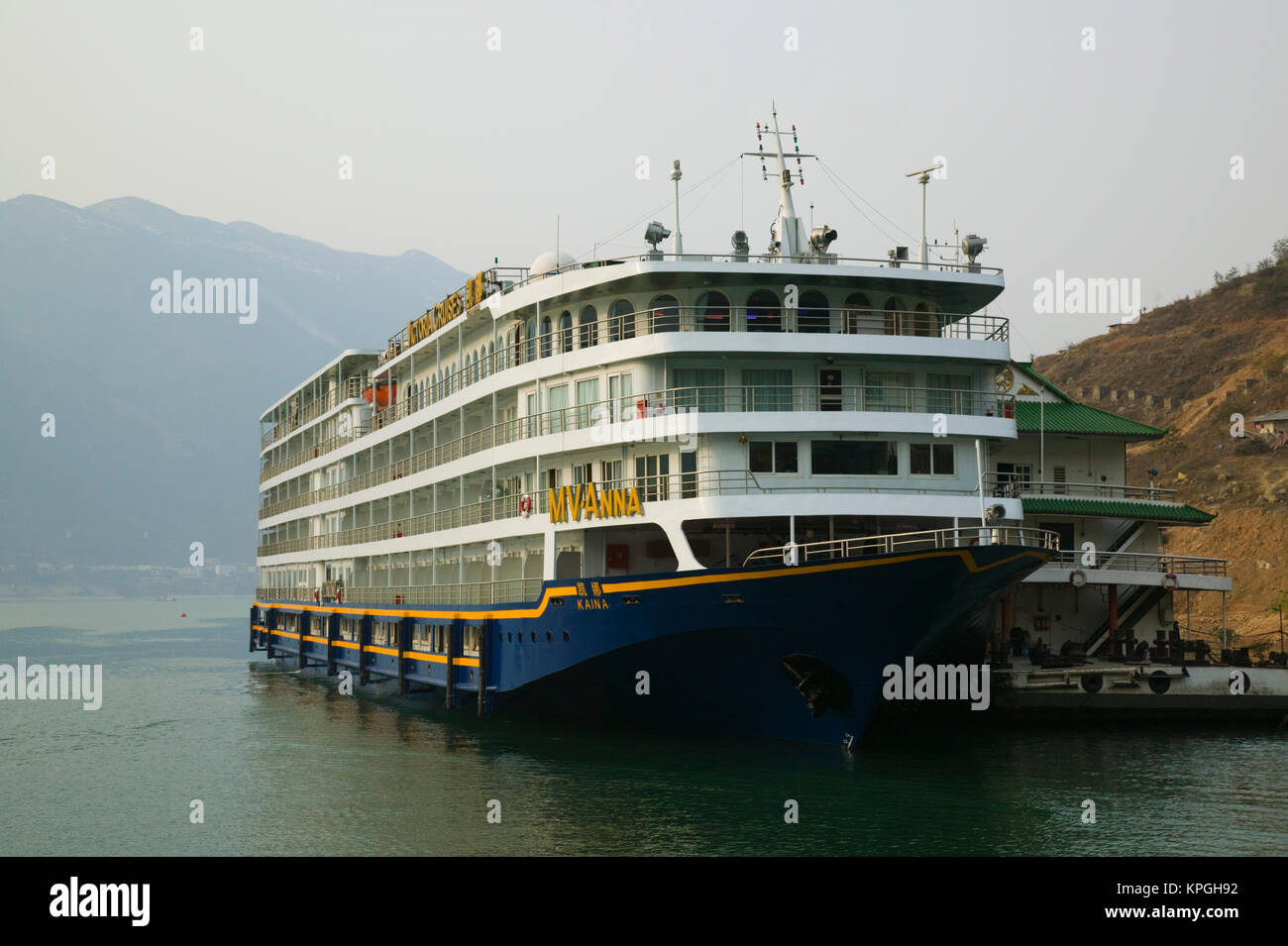 CHINA, Hubei Province. Yangzi River Cruise Ship Stock Photo - Alamy