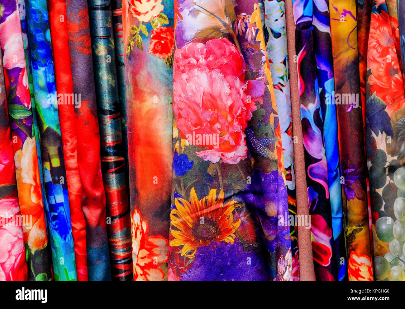 Chinese Silk Cloth Stock Photos & Chinese Silk Cloth Stock Images - Alamy