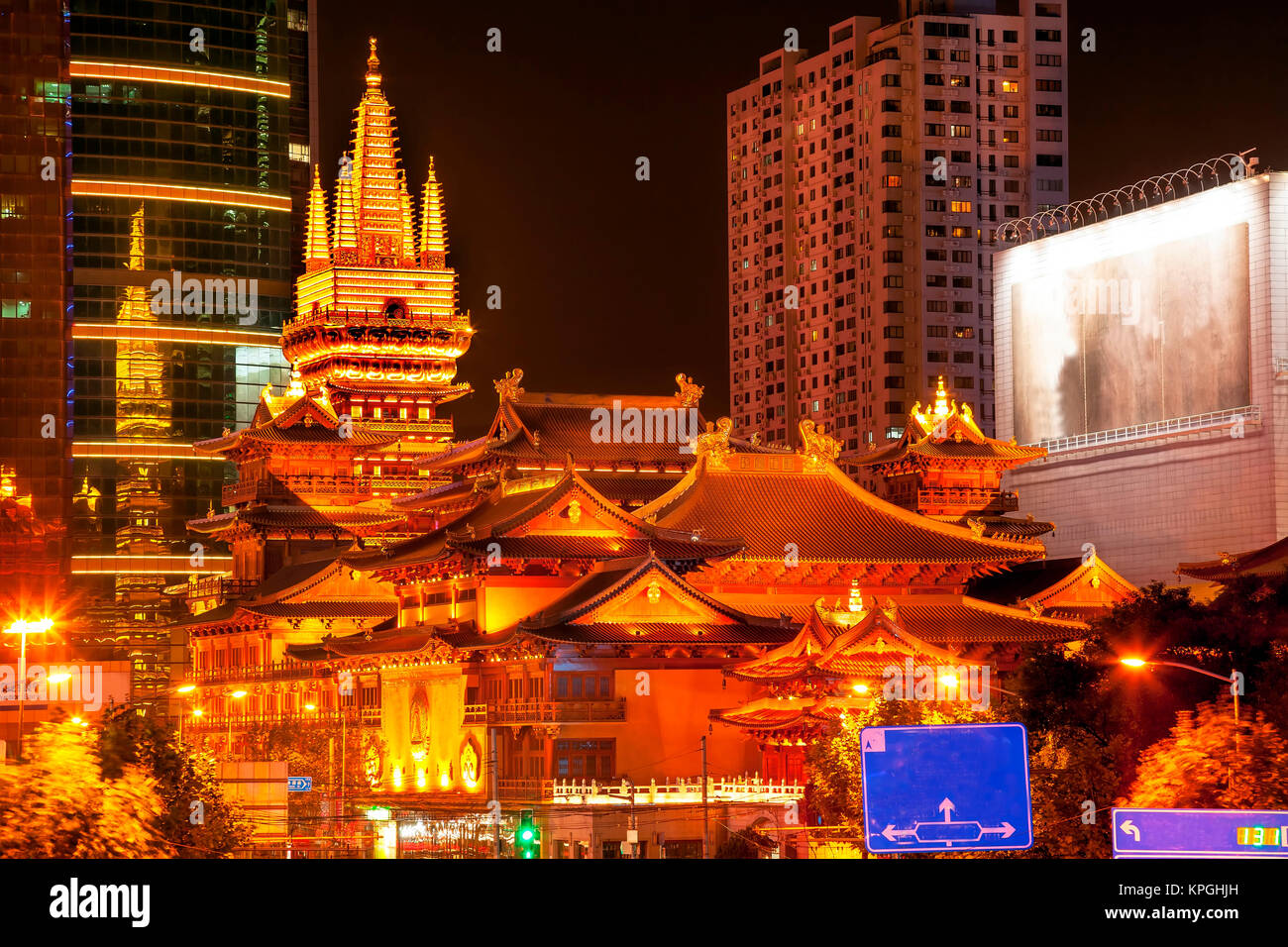 Golden Temples Roof Top Jing An Tranquility Temple, Central Shanghai ...