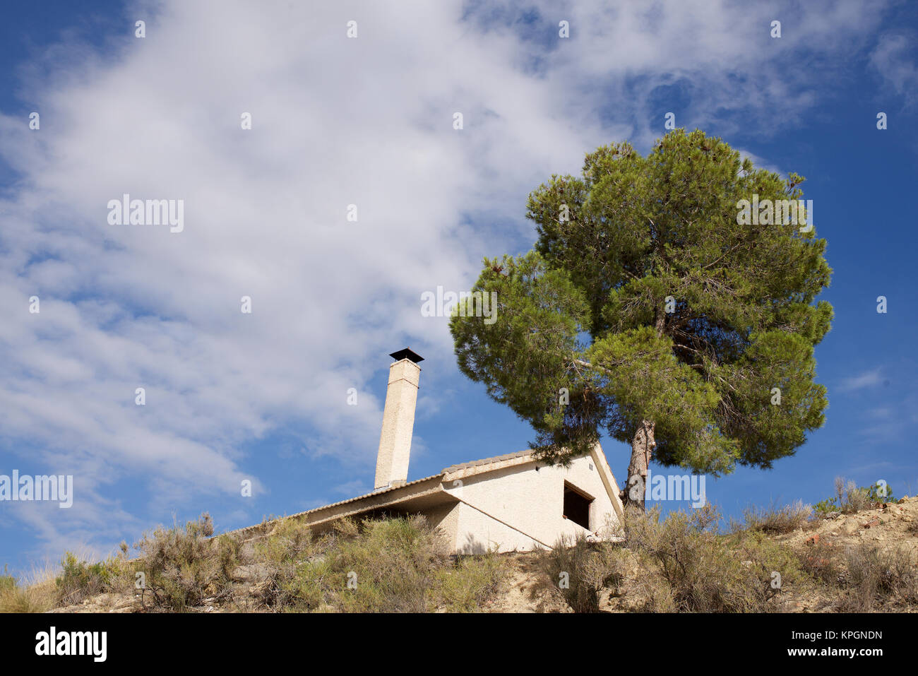 Empty run-down villa in the countryside Stock Photo - Alamy