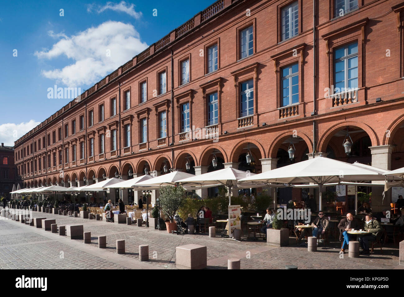 Place du capitole toulouse cafe hi-res stock photography and images - Alamy
