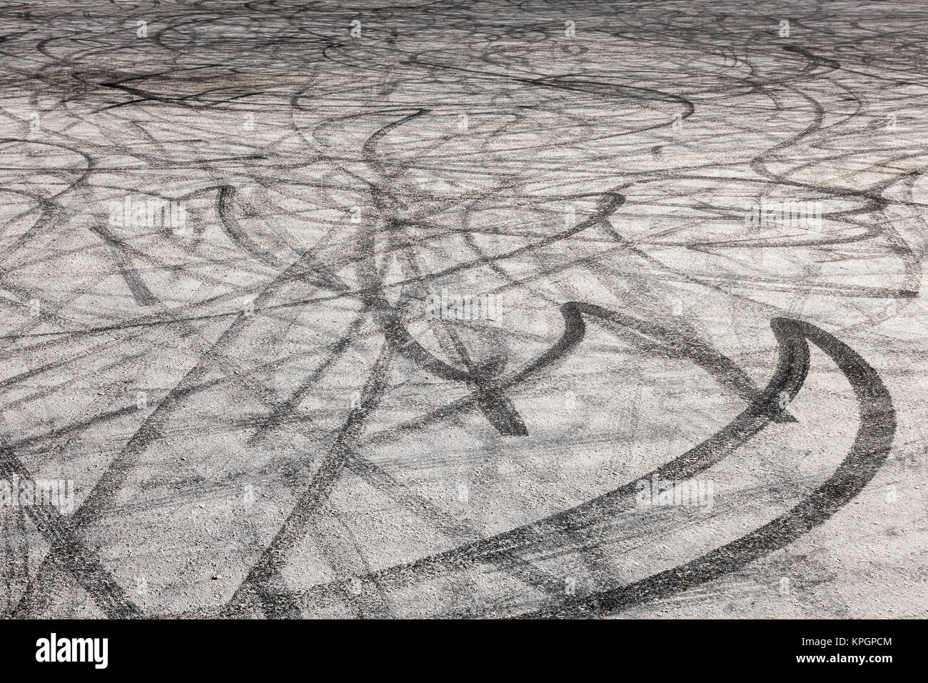 Big tyre marks hi-res stock photography and images - Alamy