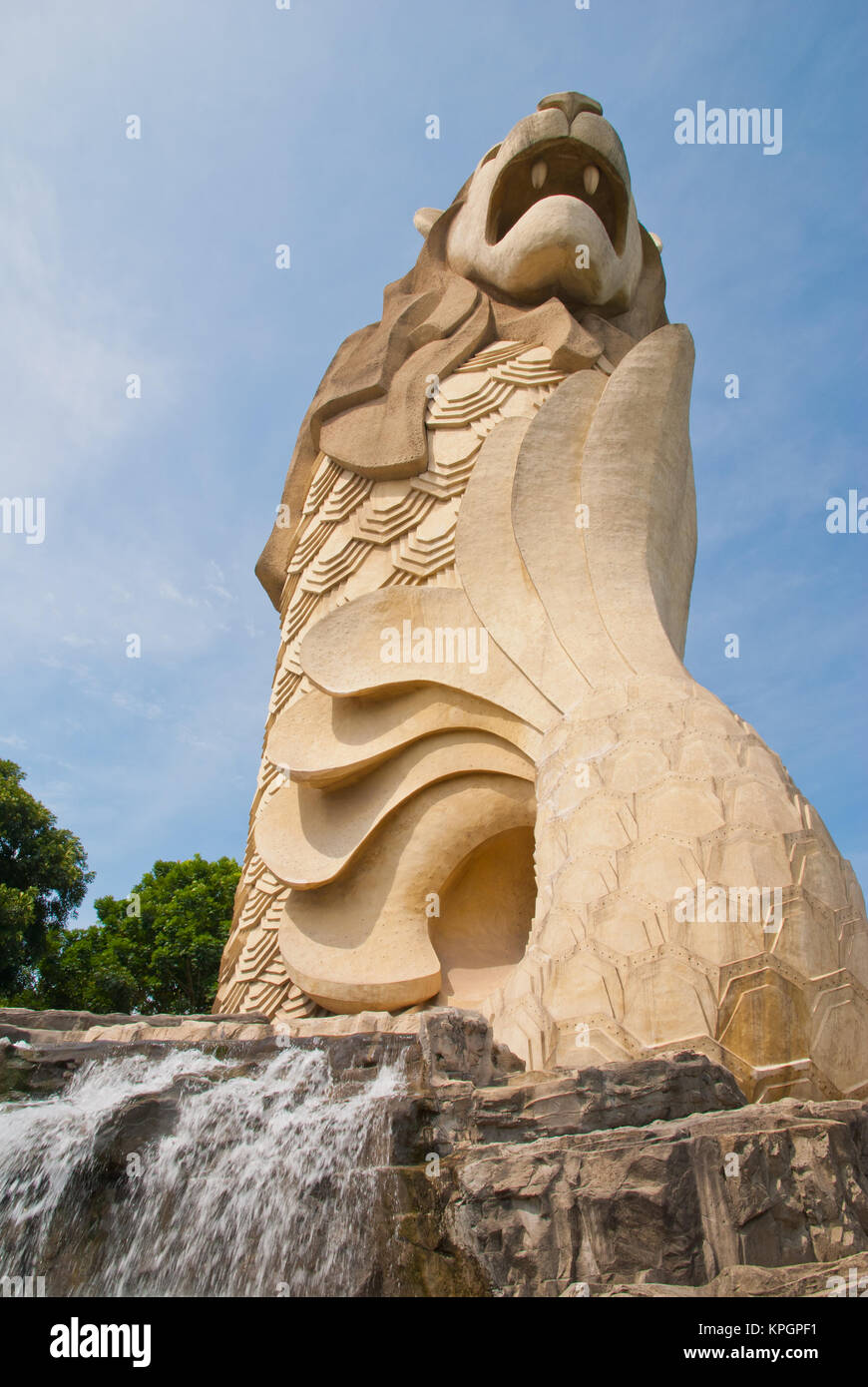 Huge majestic Merlion statue on Sentosa island Stock Photo - Alamy