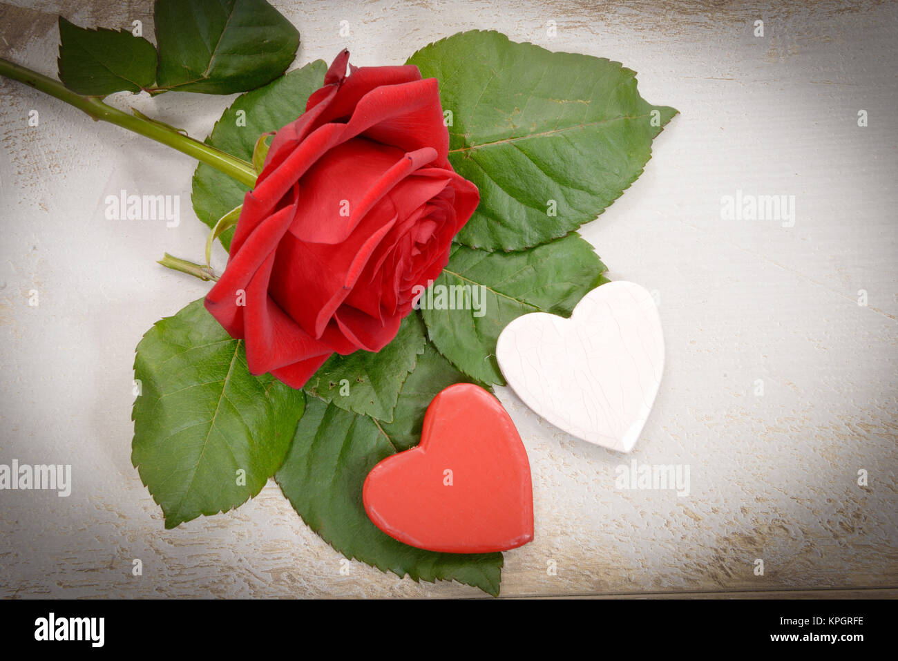 Red rose and two wooden heart Stock Photo - Alamy