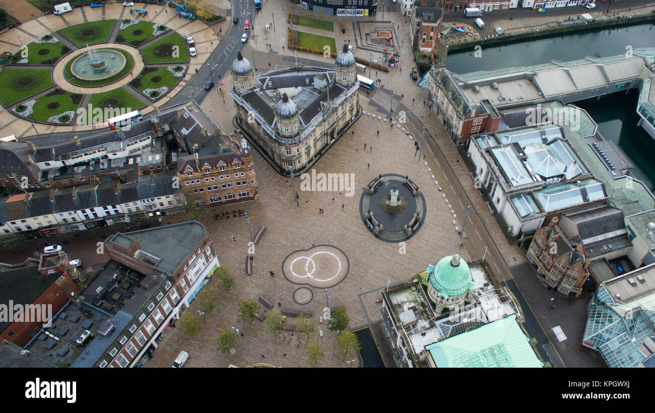 Queen victoria square hull hi-res stock photography and images - Alamy