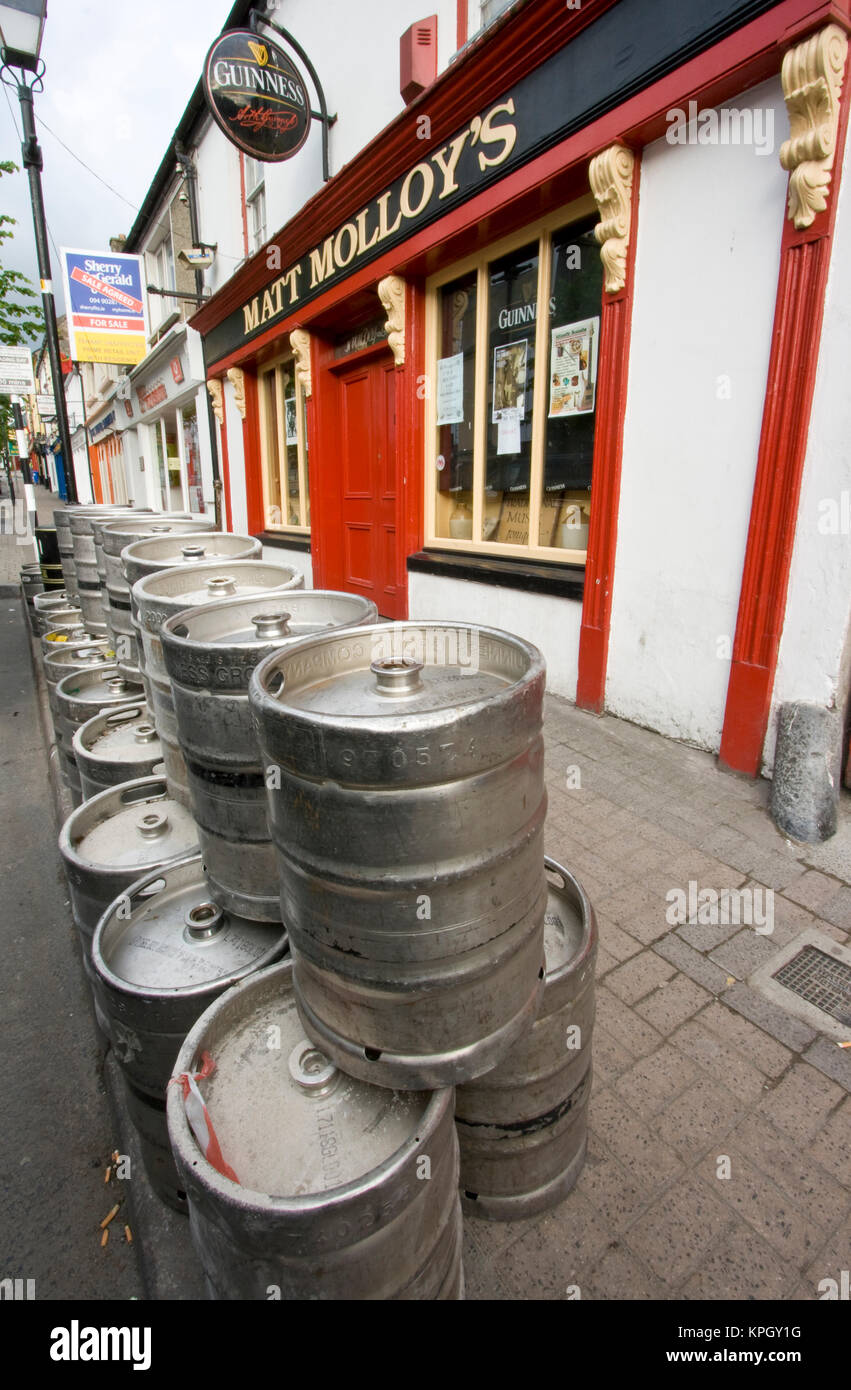 Guinness kegs hi-res stock photography and images - Alamy