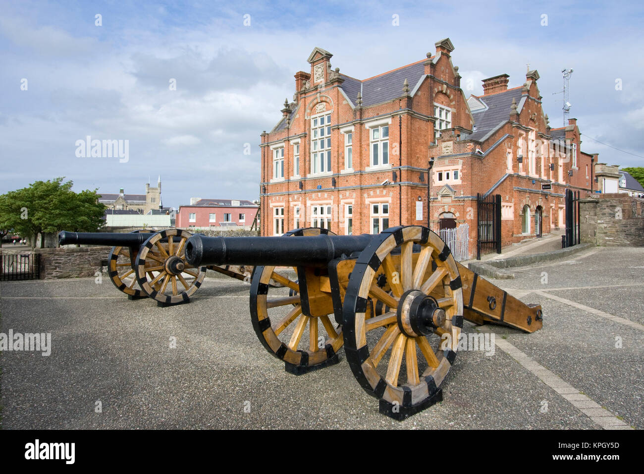Northern Ireland, Derry, Londonderry, cannon Stock Photo - Alamy