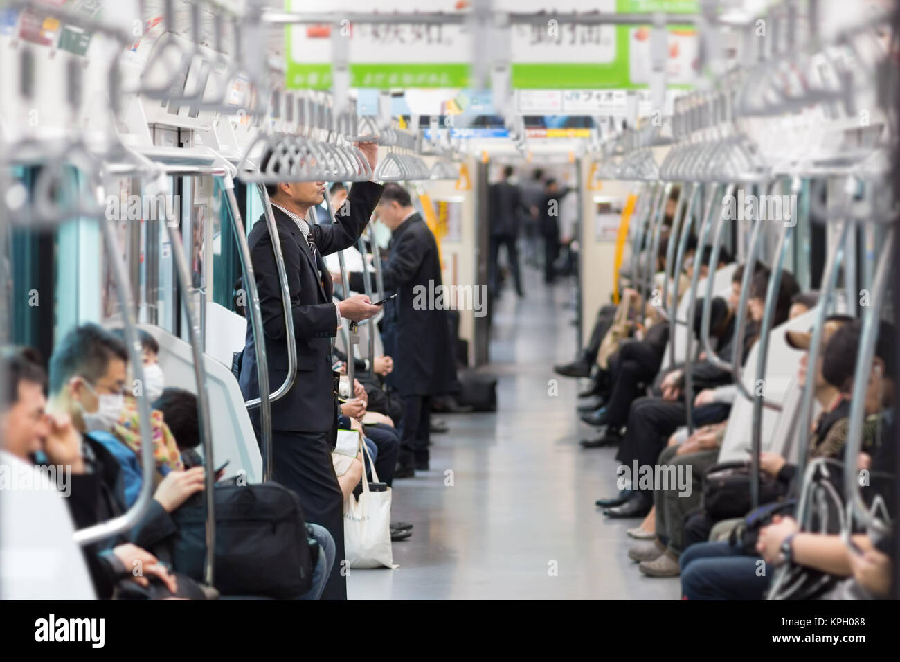 Tokyo metro full underground metro hi-res stock photography and images ...