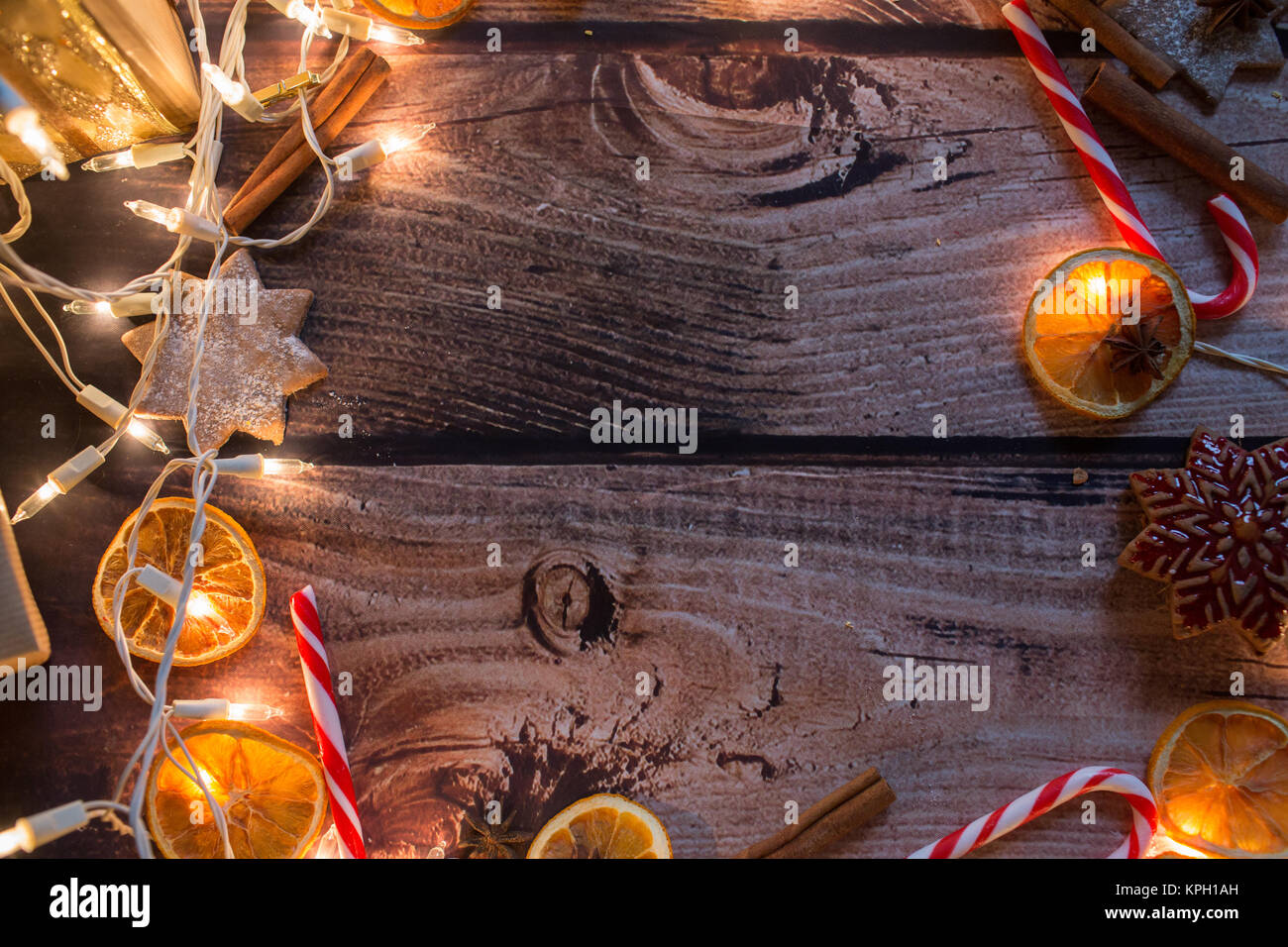Christmas frame with oranges, ornaments, candy and decorations. Free ...