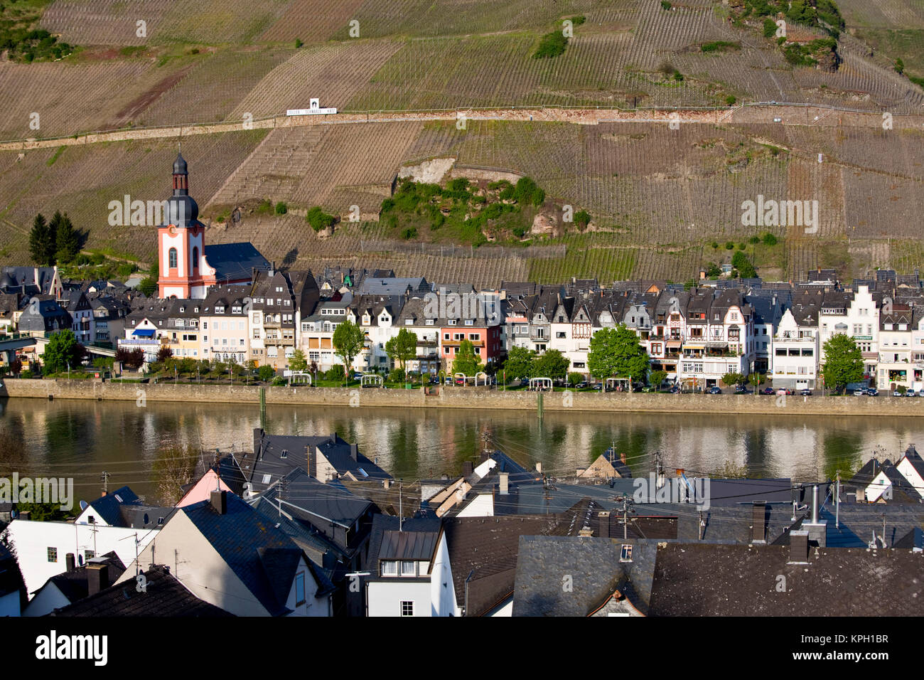 Germany, Rheinland-Pfaltz, Mosel River Valley, Zell am Mosel. Town view ...