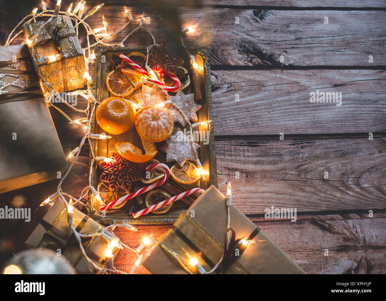 Christmas frame with oranges, ornaments, candy and decorations. Free ...