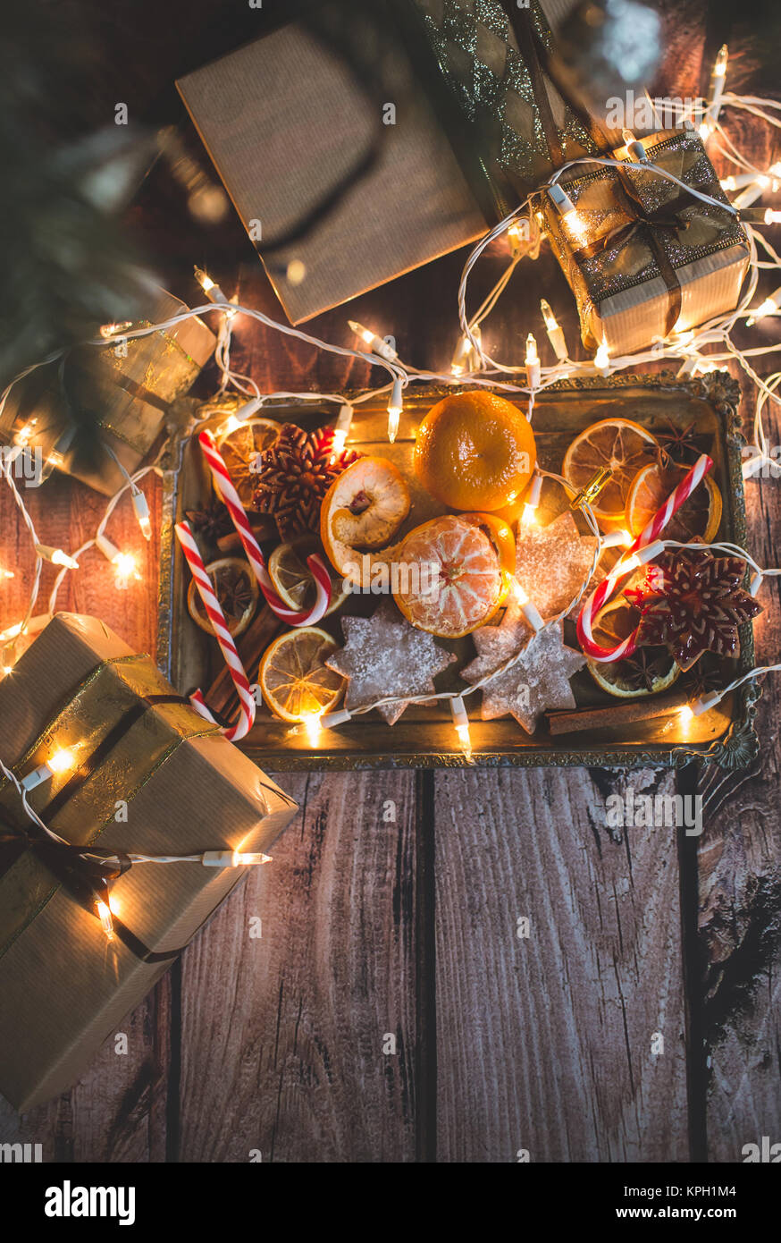 Christmas frame with oranges, ornaments, candy and decorations. Free ...