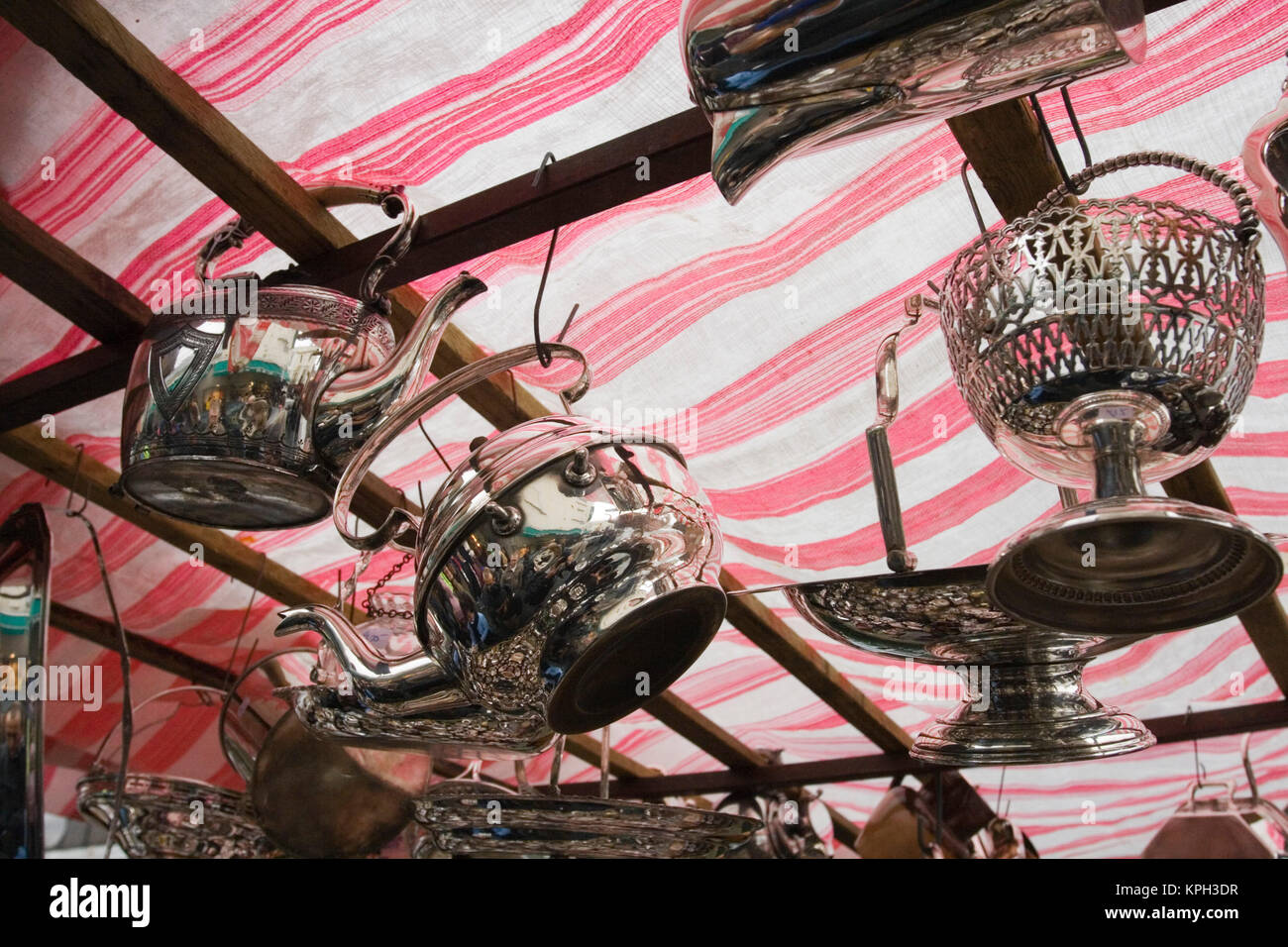 Teapot shop portobello hi-res stock photography and images - Alamy