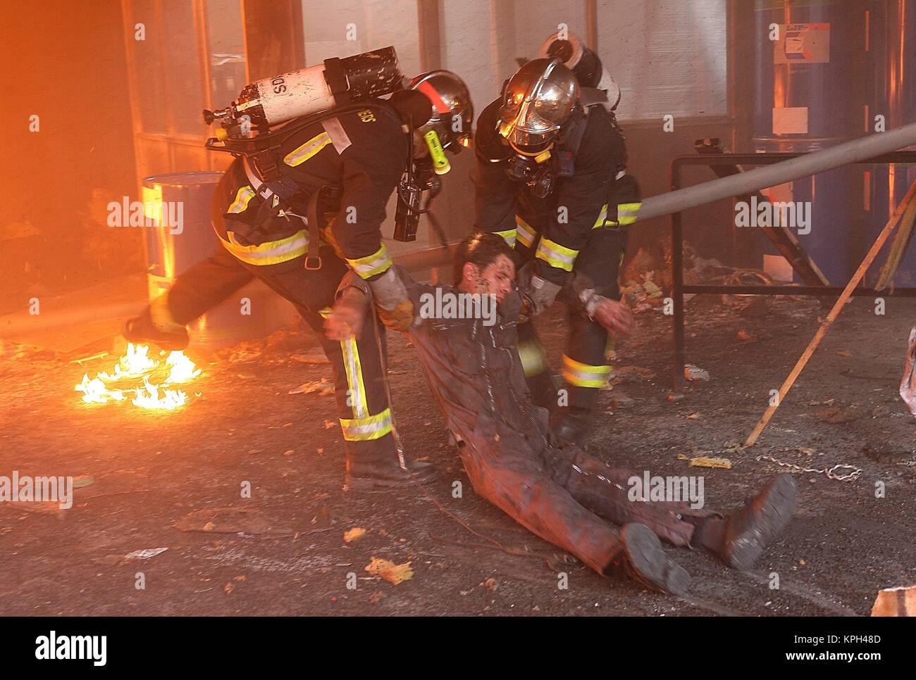 S o s 18 tv series 2002 year hi-res stock photography and images - Alamy