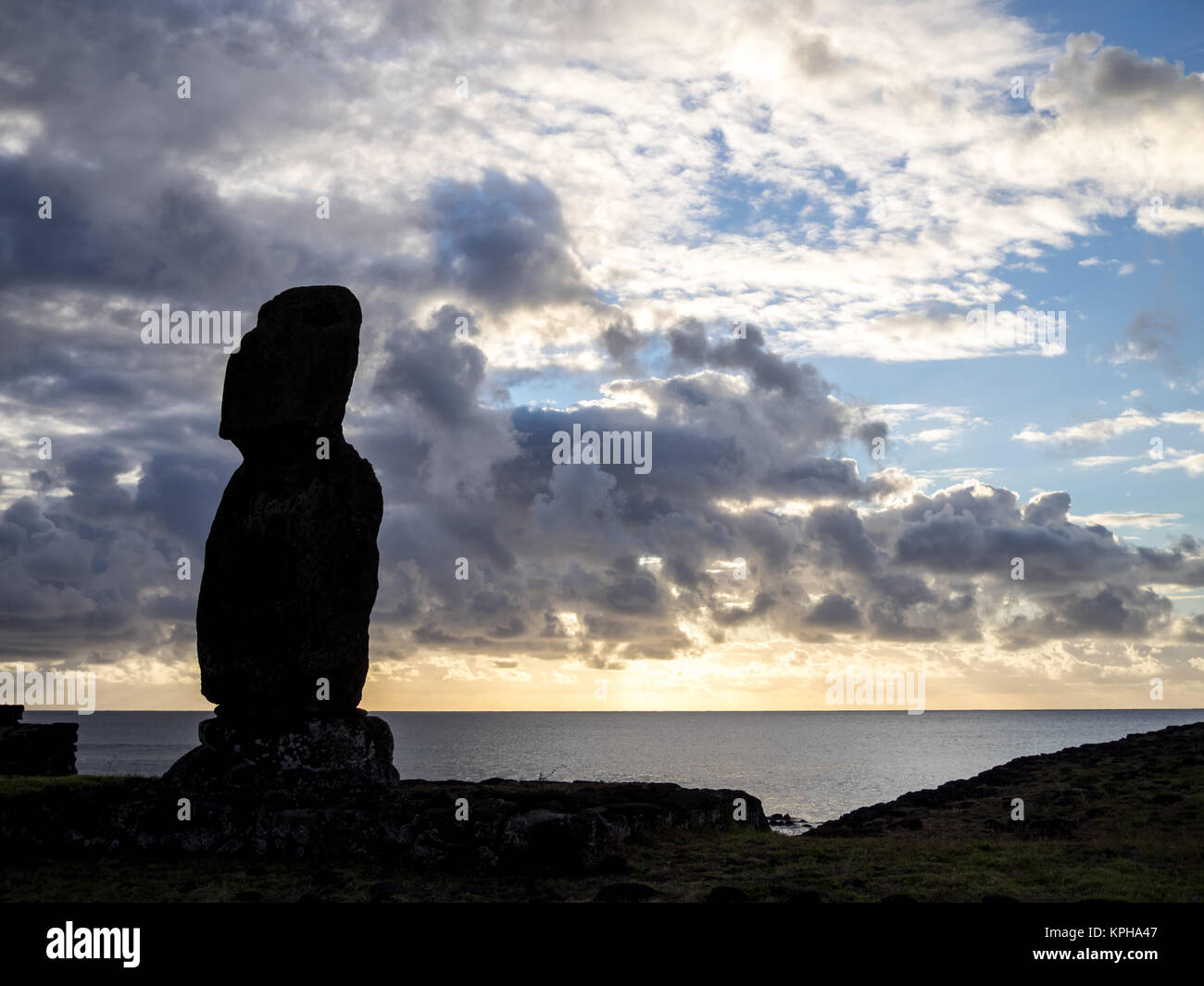 A single Moai alone in the Ahu Tahai, Chile Stock Photo - Alamy