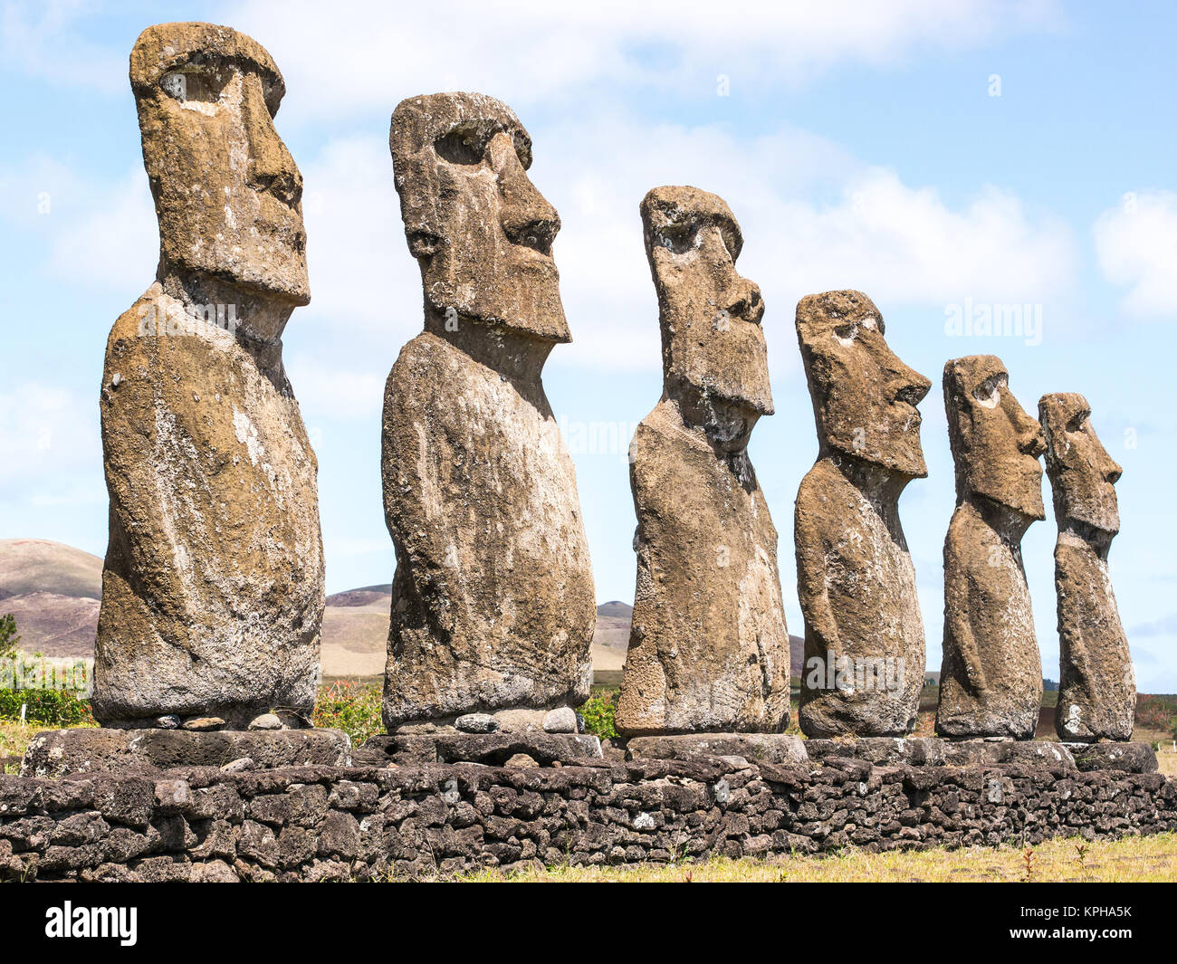 Lateral view of the 7 boys of Ahu Akivi Stock Photo - Alamy