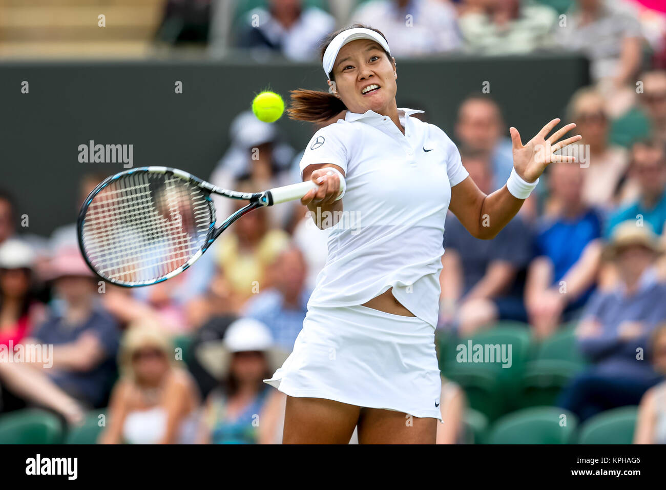 LONDON, ENGLAND - JUNE 25: Li Na on day three of the Wimbledon Lawn ...