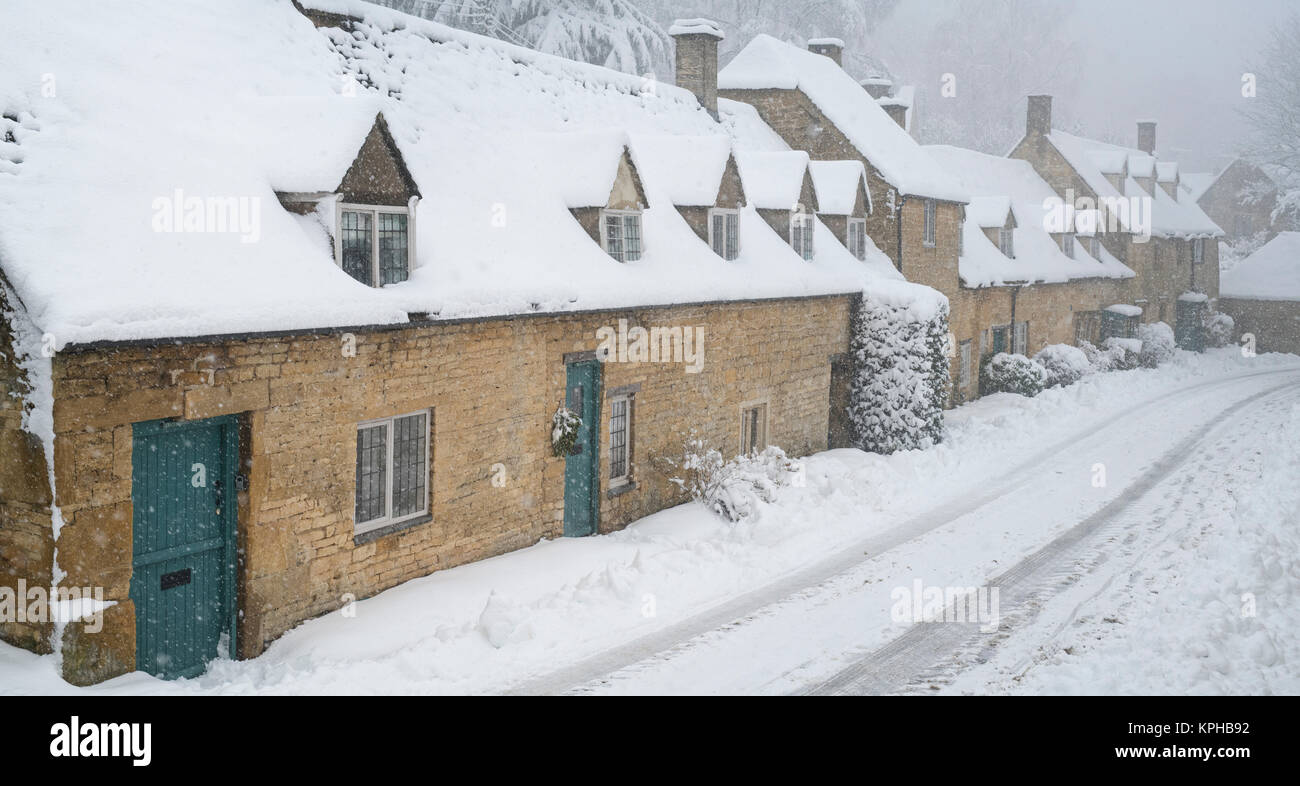 Cottages in Snowshill village in the snow in December. Snowshill ...