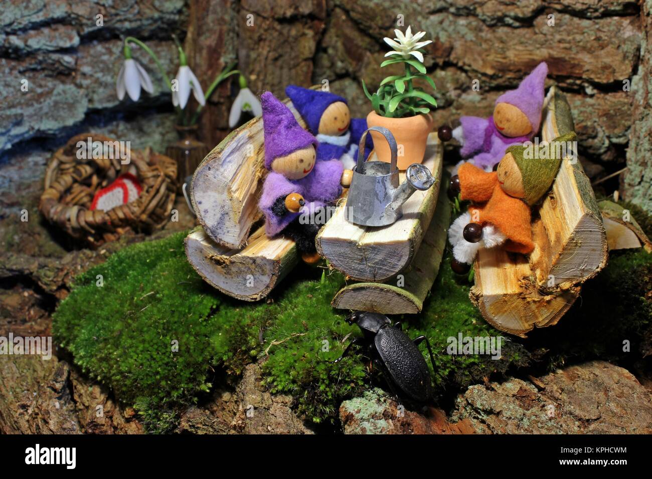 Dwarf cave hi-res stock photography and images - Alamy