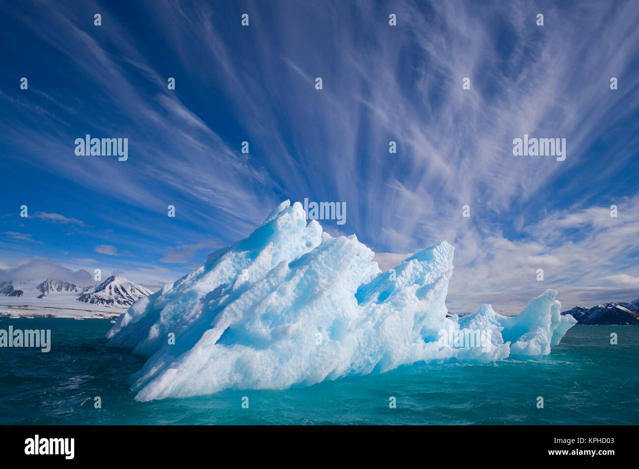 Small iceberg hi-res stock photography and images - Alamy