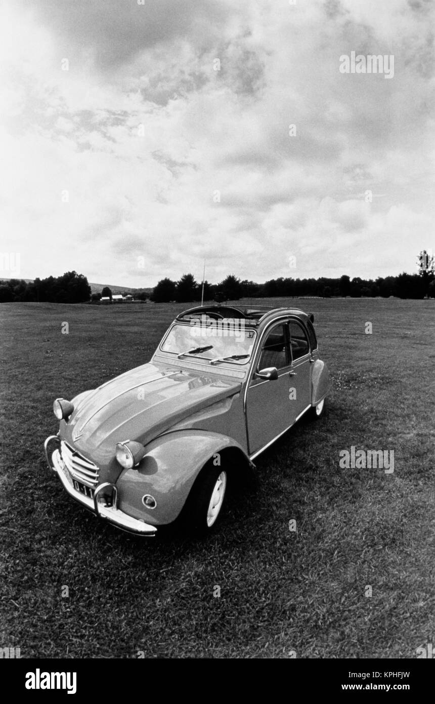 Citroen 2CV, Black and White Picture (Large format sizes available ...