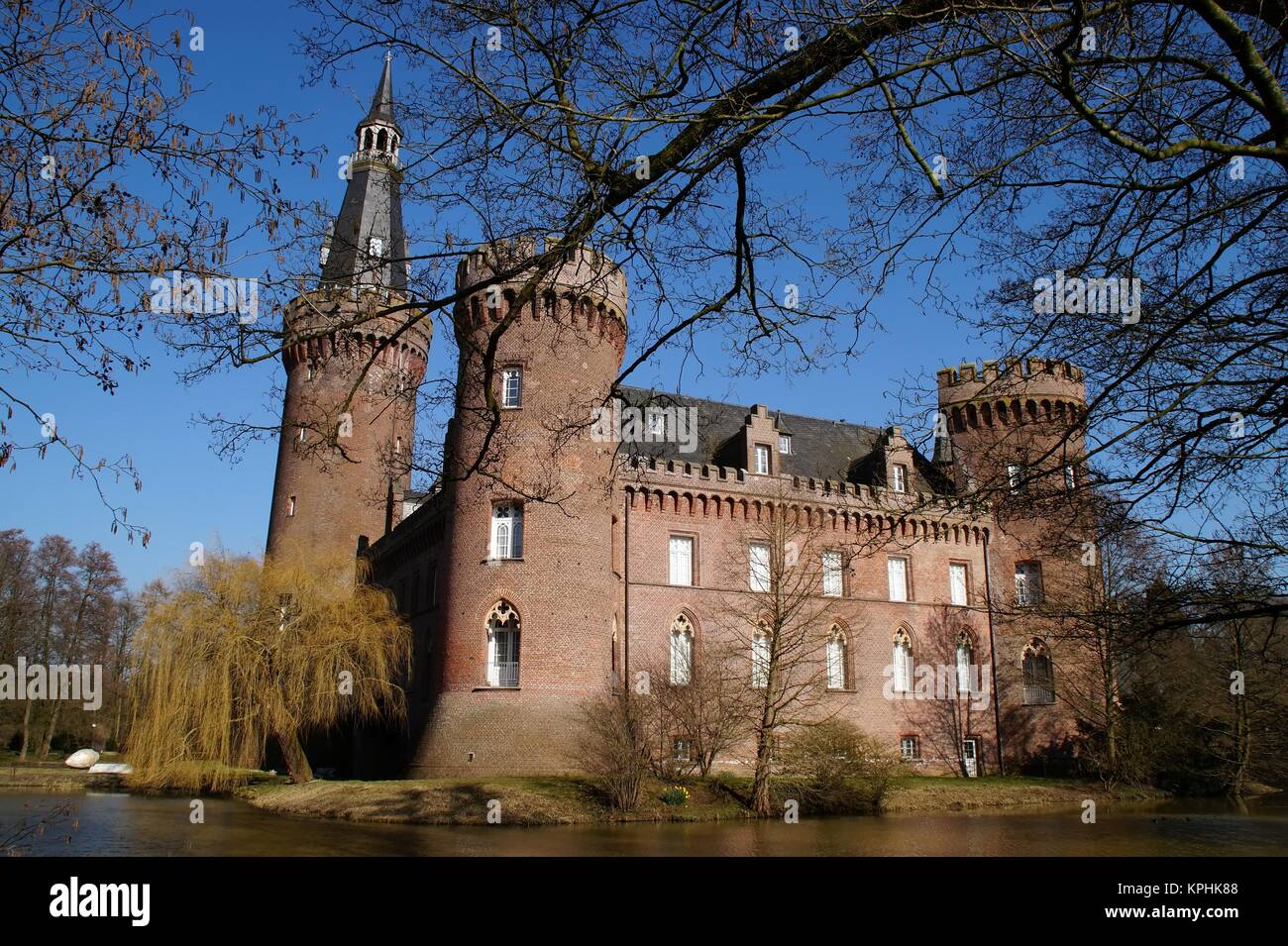 Closed castle hi-res stock photography and images - Alamy