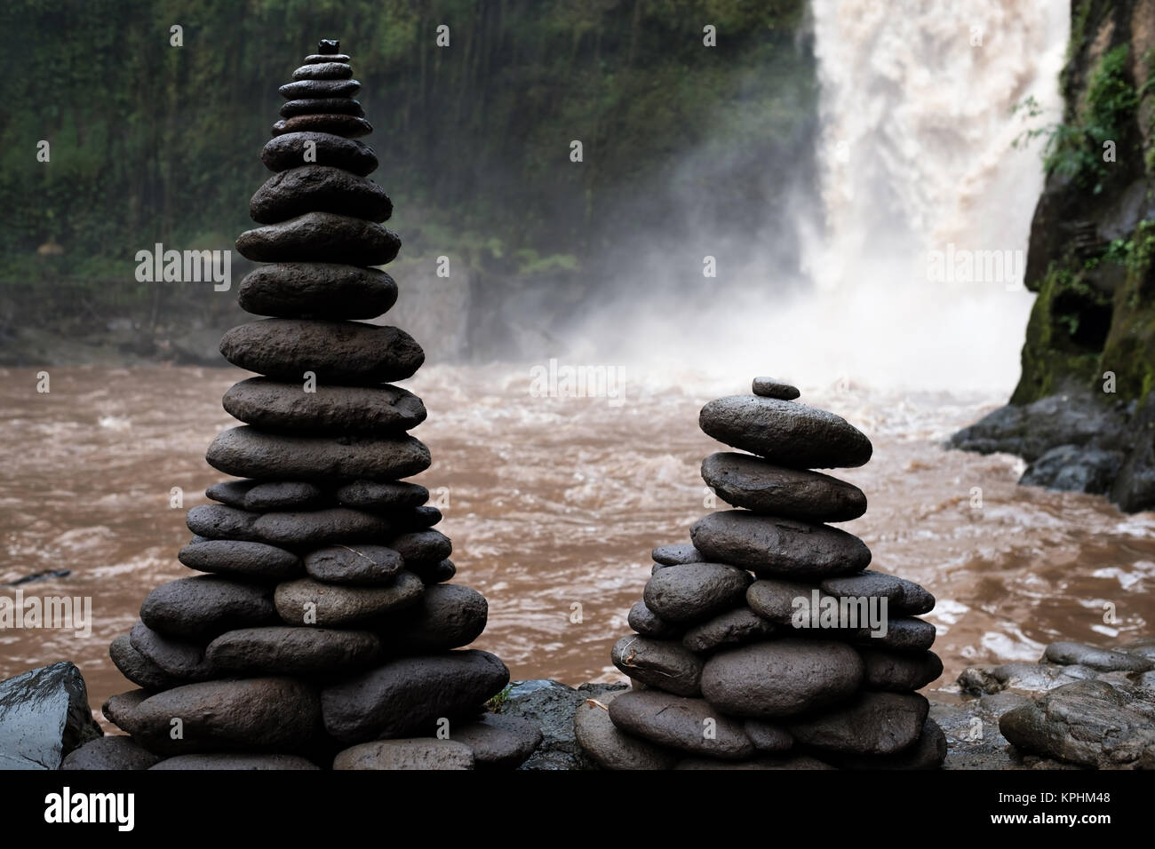 Flat stones hi-res stock photography and images - Alamy