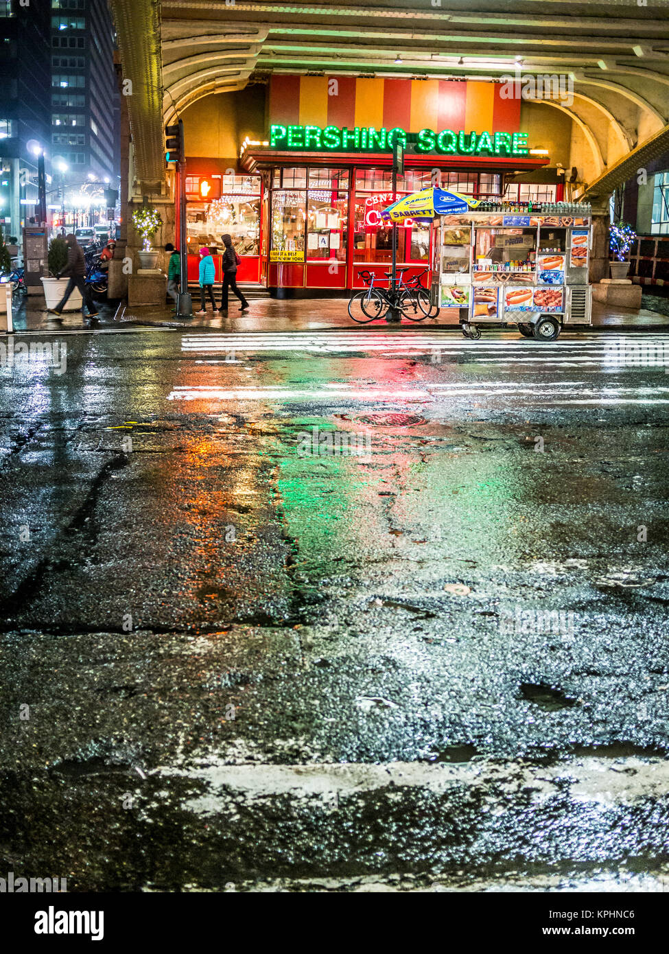 Pershing square grand central station hi-res stock photography and ...