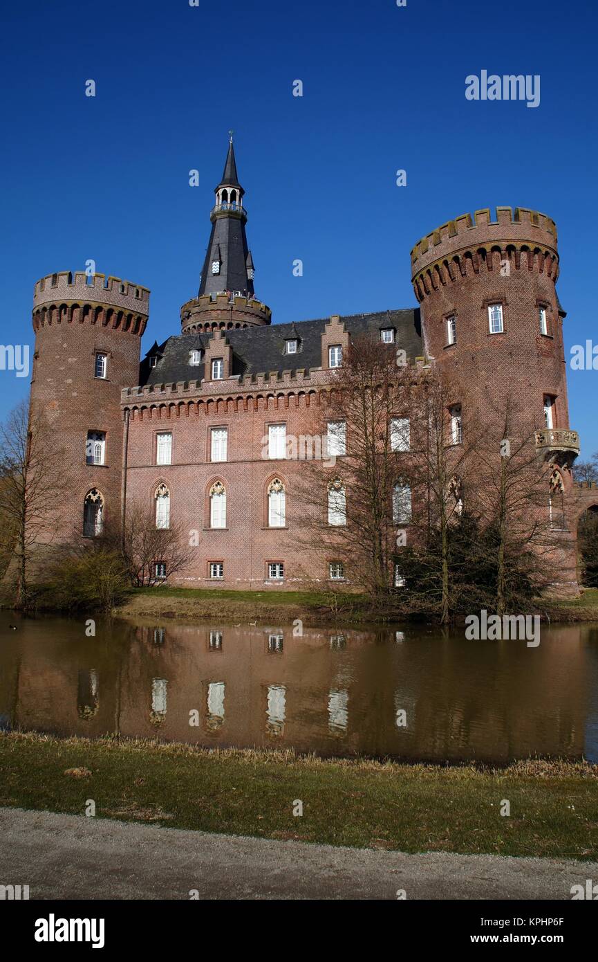 Closed castle hi-res stock photography and images - Alamy