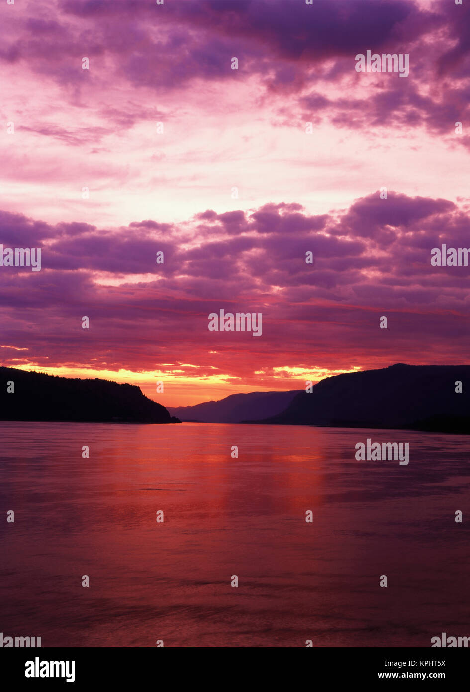 USA, Oregon, Lang Forest State Park, View of Columbia River George ...
