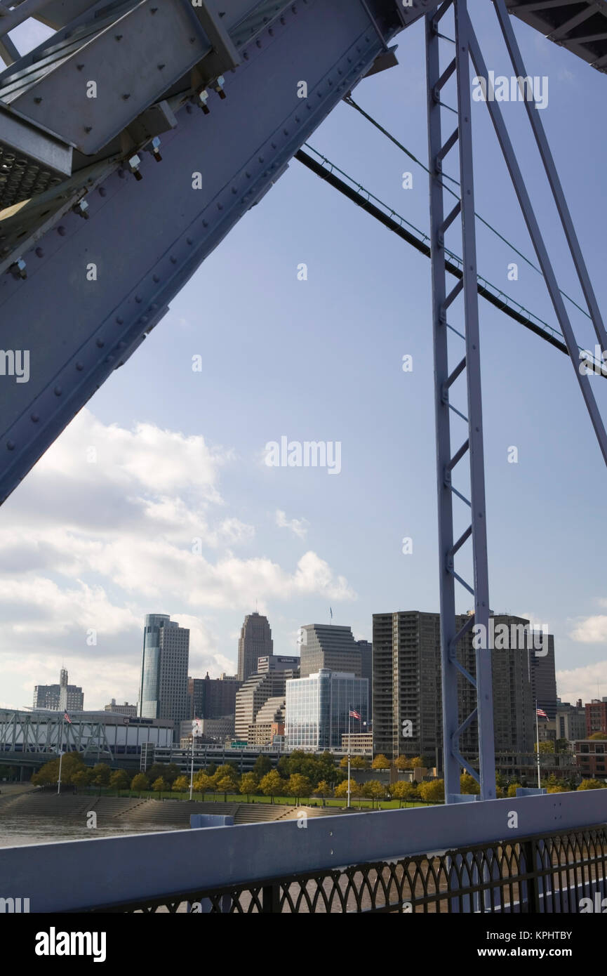 Cincinnati purple people bridge hi-res stock photography and images - Alamy