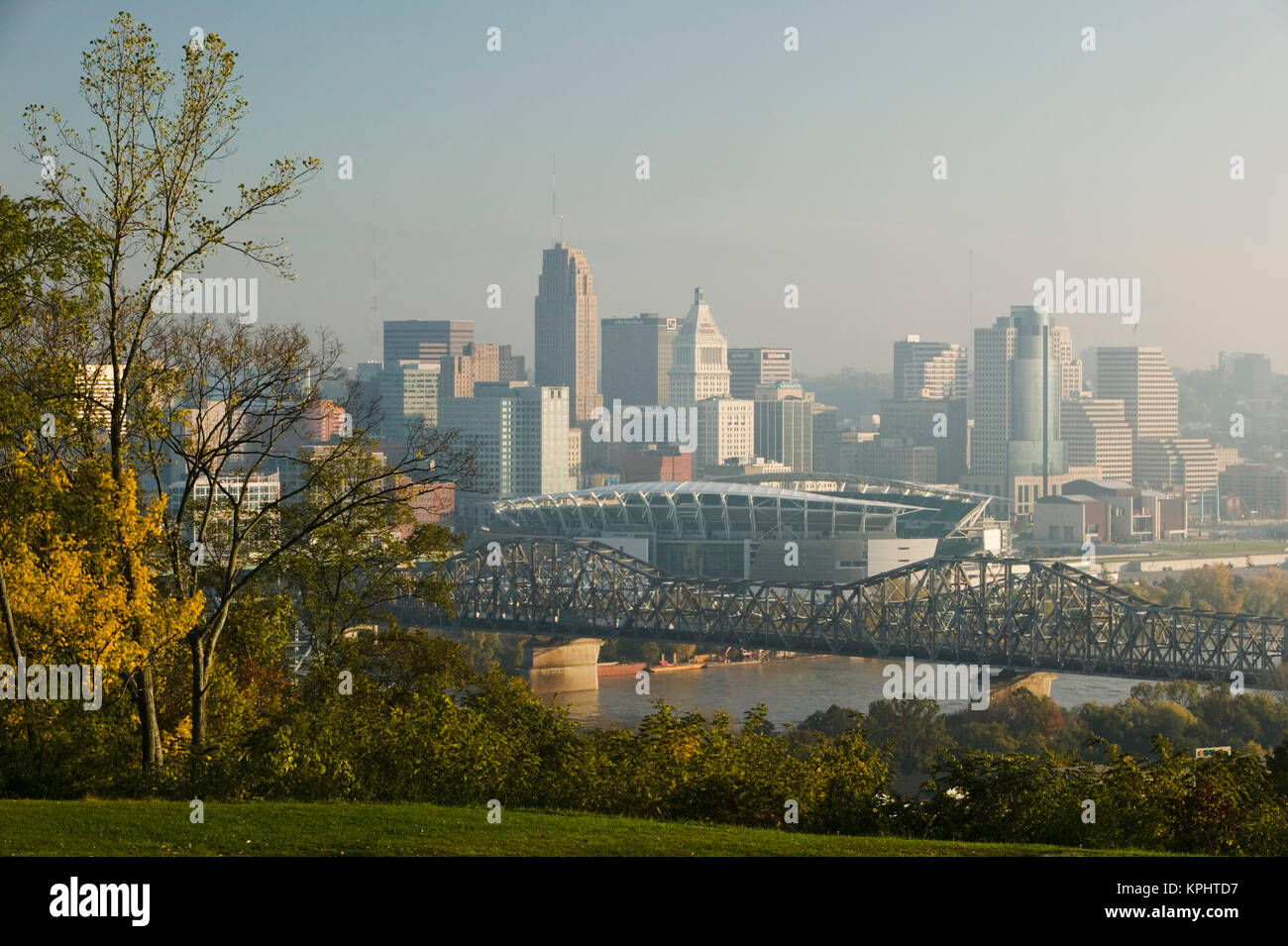 USA, Ohio, Cincinnati: Morning City View from Devou Park in Covington ...