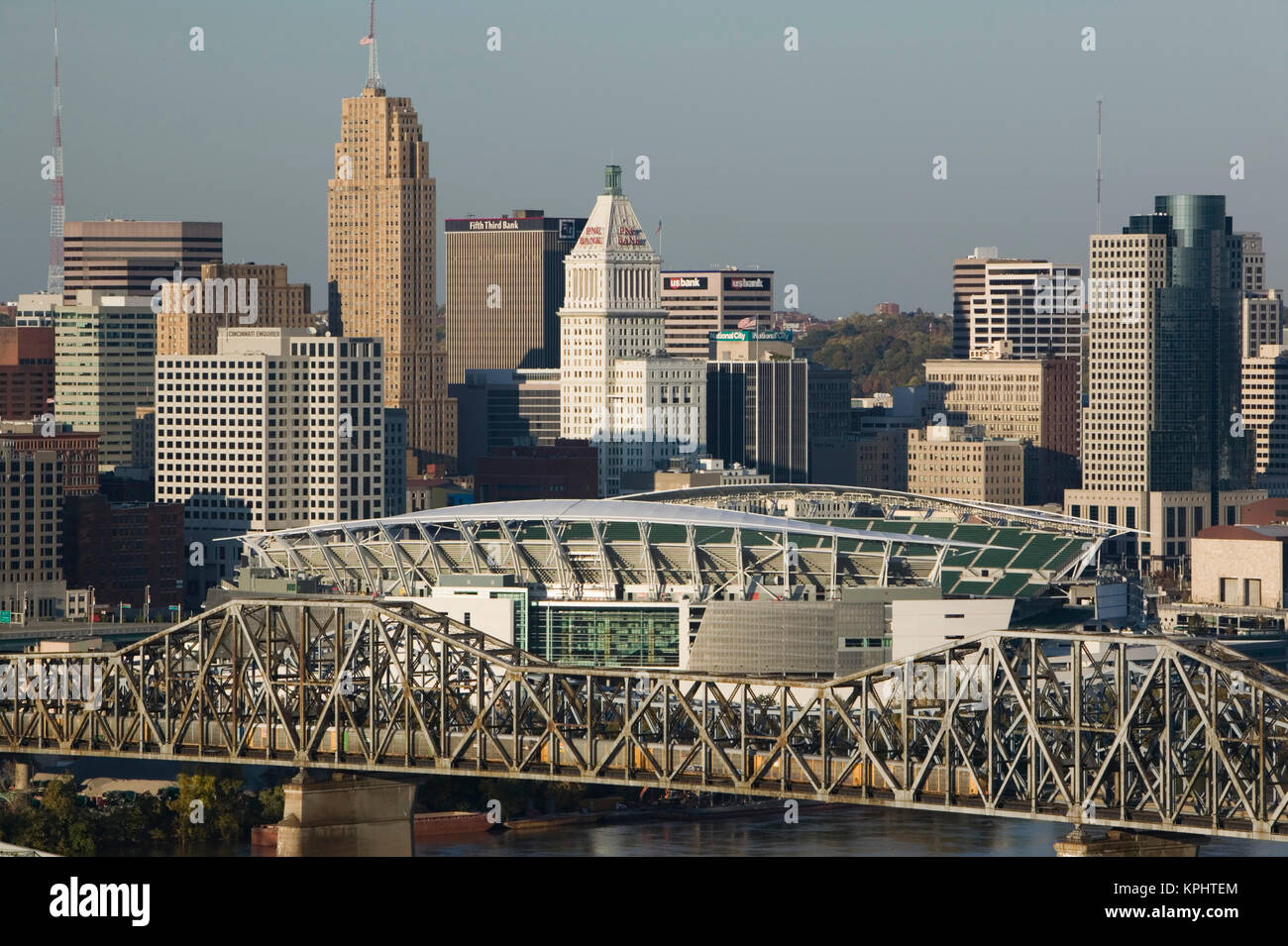 USA, Ohio, Cincinnati: Sunset City View from Devou Park in Covington ...