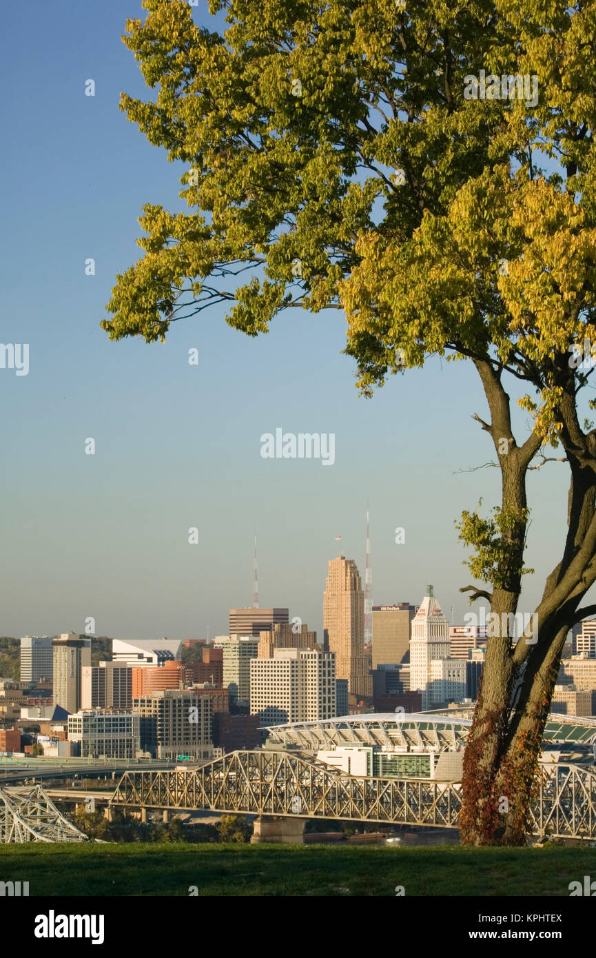 USA, Ohio, Cincinnati: Sunset City View from Devou Park in Covington ...