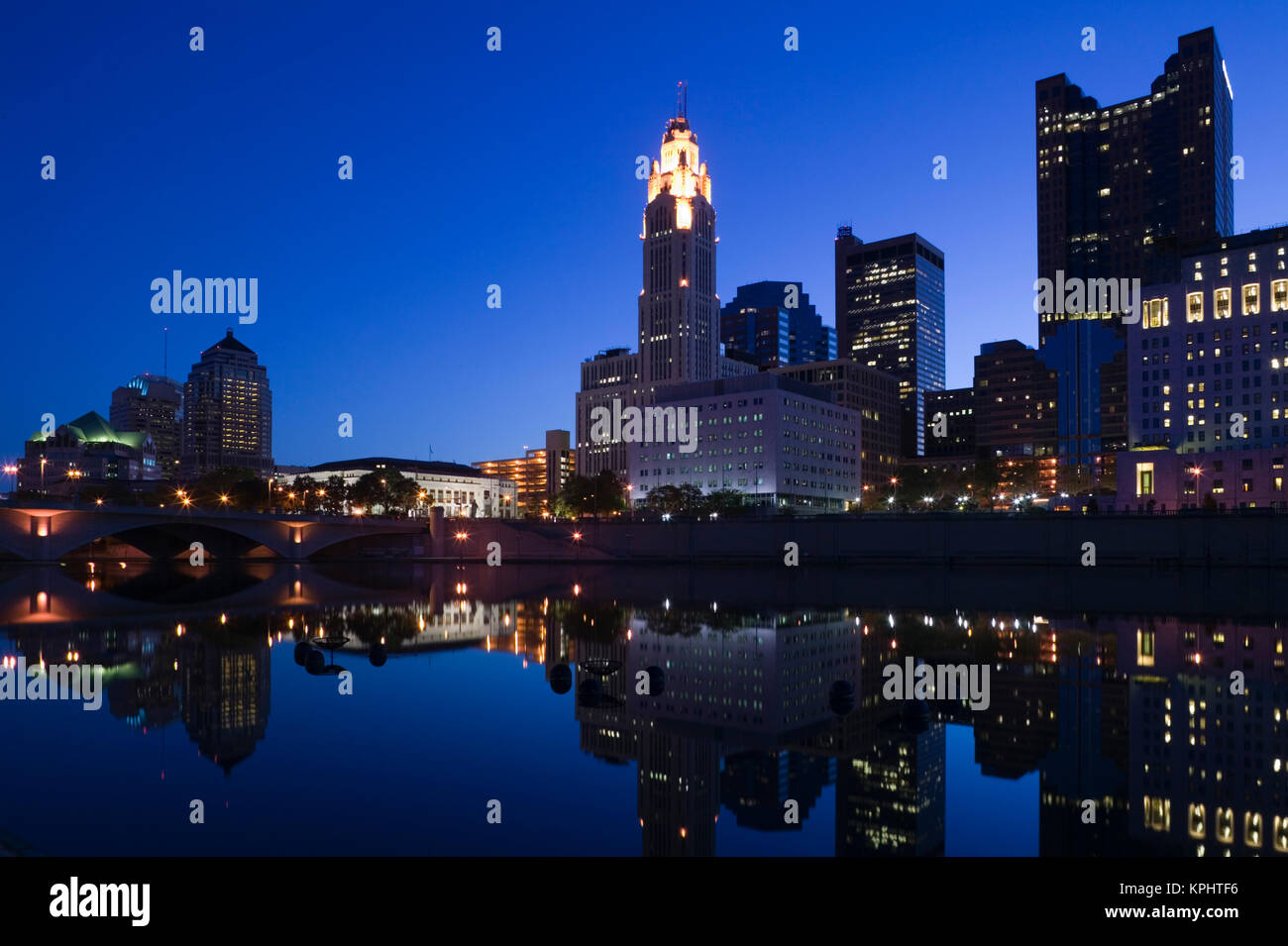 USA, Ohio, Columbus: City Skyline along Scioto River / Dawn Stock Photo ...