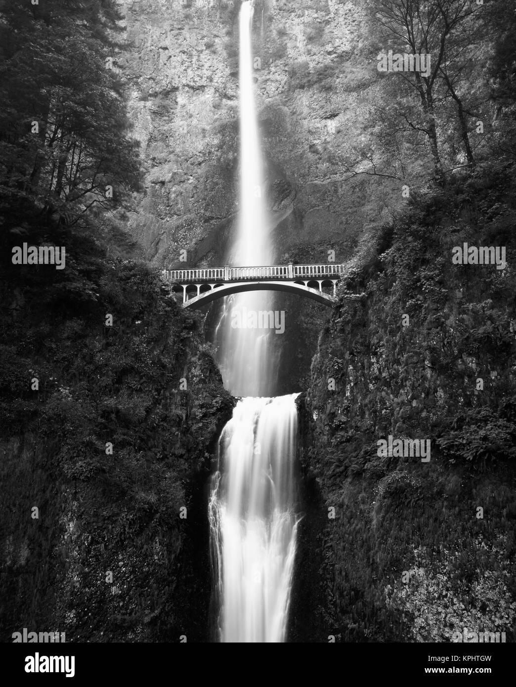 Multnomah falls Black and White Stock Photos & Images - Alamy