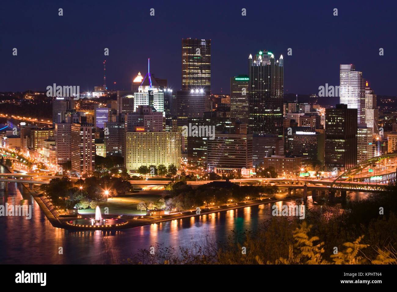 Usa pennsylvania pittsburgh downtown golden triangle hi-res stock ...