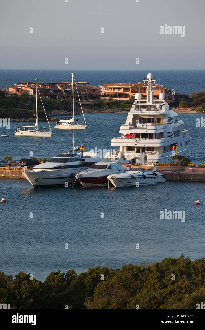 Italy, Sardinia, Porto Cervo. Yacht harbor Stock Photo - Alamy