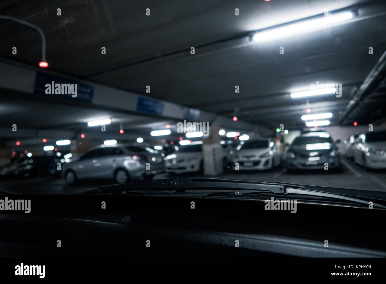 Night car parking hi-res stock photography and images - Alamy