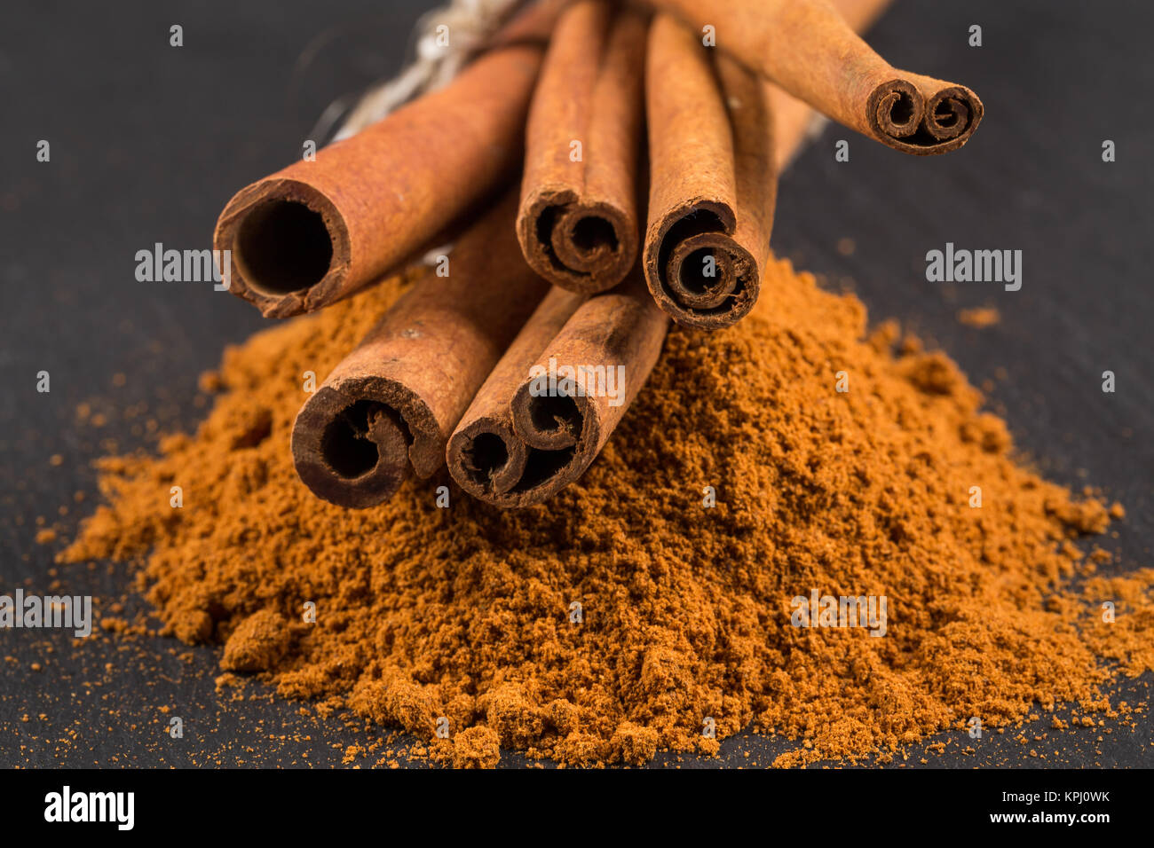 cinnamon sticks with powder Stock Photo - Alamy
