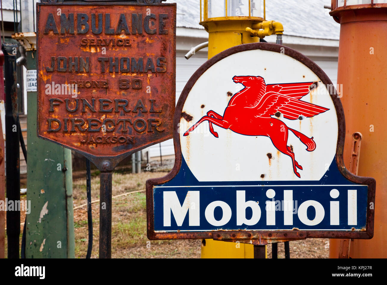 Old gasoline station signs hi-res stock photography and images - Alamy