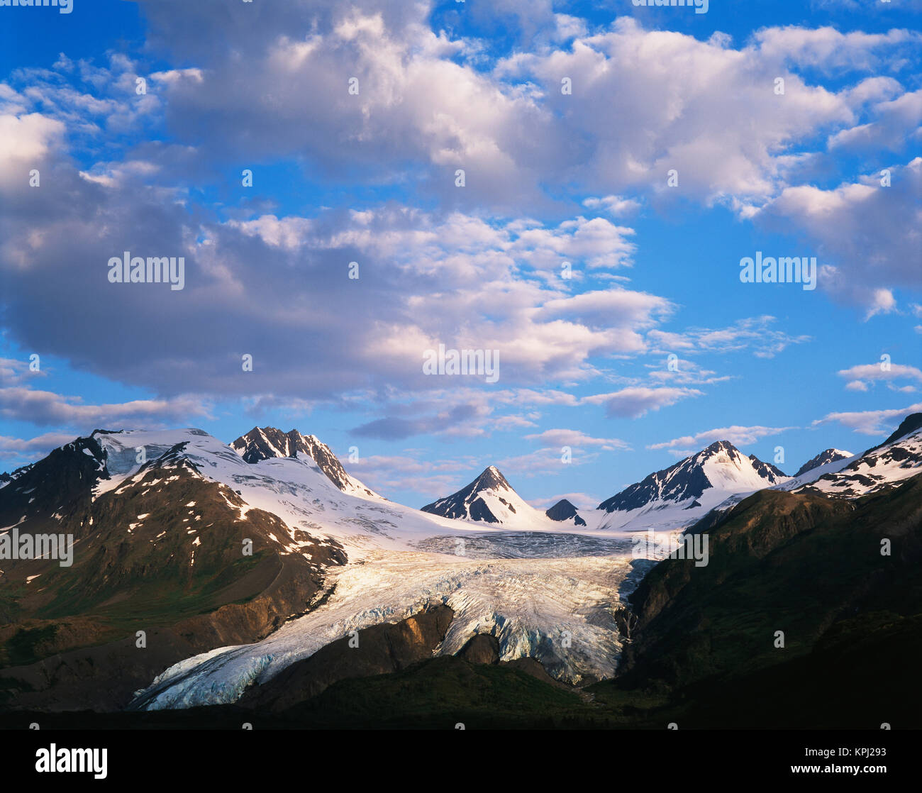 USA, Alaska, Worthington Glacier and Chugach Mountains, Thompson Pass ...