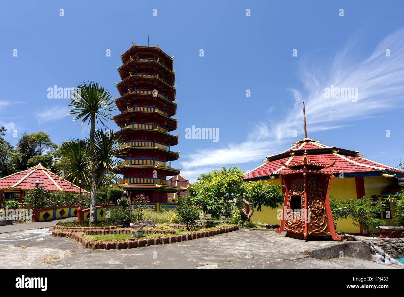 Pagoda Ekayana, Tomohon, Sulawesi Utara Stock Photo - Alamy Pagoda Ekayana, Tomohon, Sulawesi Utara Stock Photo - Alamy