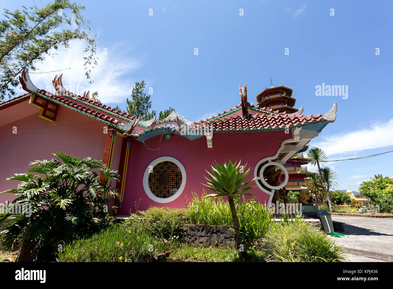 Pagoda Ekayana, Tomohon, Sulawesi Utara Stock Photo - Alamy Pagoda Ekayana, Tomohon, Sulawesi Utara Stock Photo - Alamy